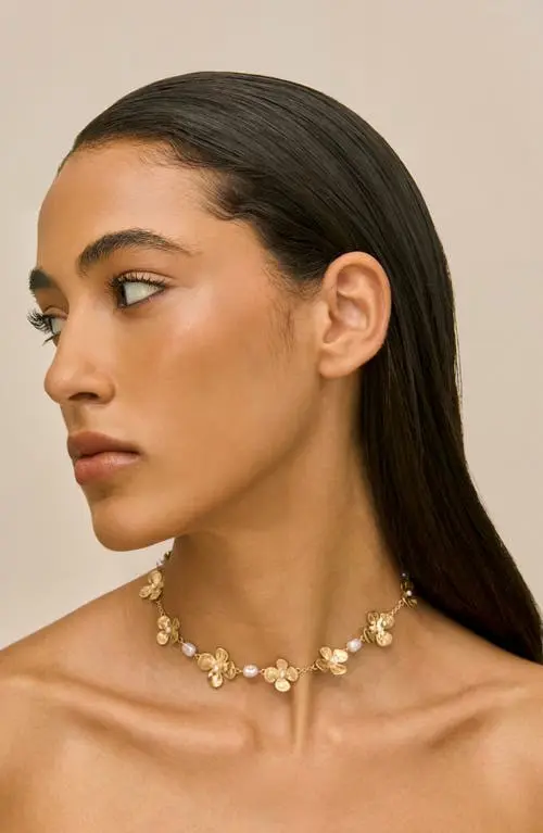 Cult Gaia Lucky Imitation Pearl Floral Choker - Brushed Brass