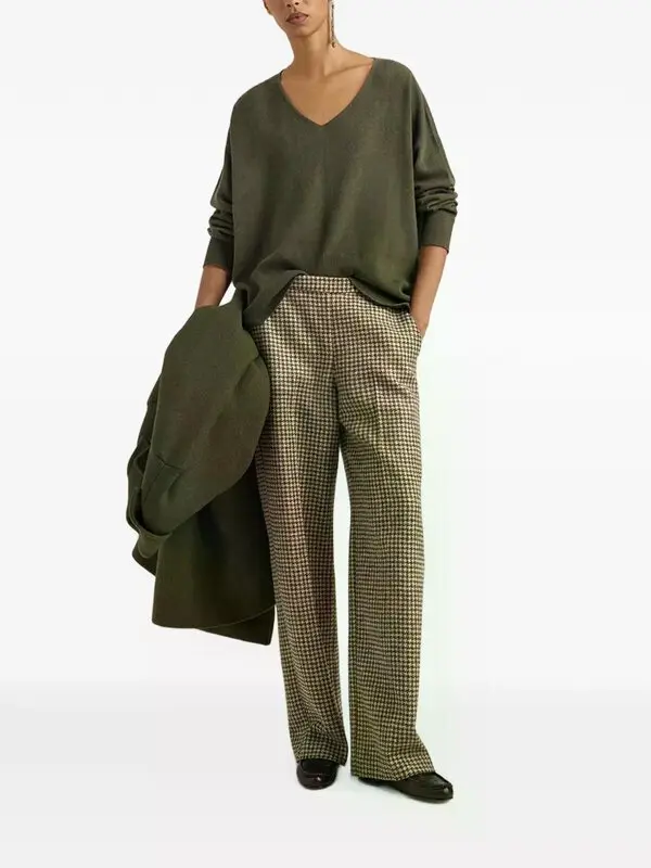 Momoni Freesia V-neck Sweater