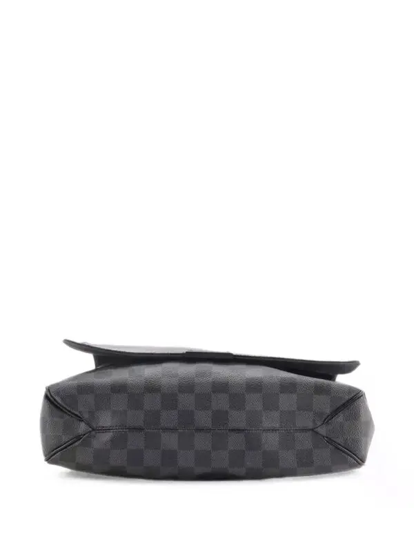LOUIS VUITTON District Messenger Bag Damier Graphite Mm Crossbody Bag