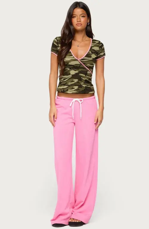 EDIKTED Teana Contrast Camo Top