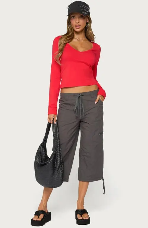 EDIKTED Feva V-neck Long Sleeve Top