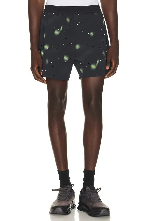 On Performance Shorts Lumos