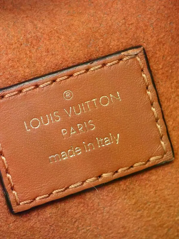 LOUIS VUITTON 2021-2026 Taurillon Vendome Mm Satchel