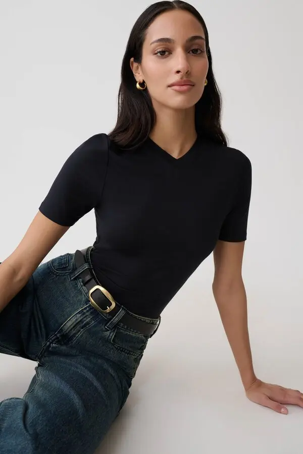 Meshki Janelle High V Neck Short Sleeve Top - Black