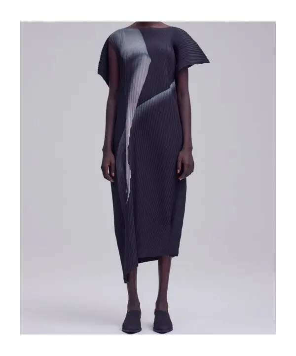 Issey Miyake Hands Of Lover Pleats