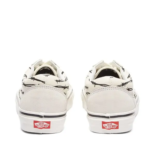 VANS Barbed Wire Low Upper Board Shoes - White