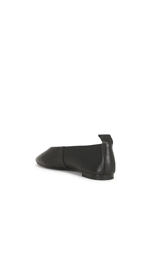 Steve Madden Swanky Flat