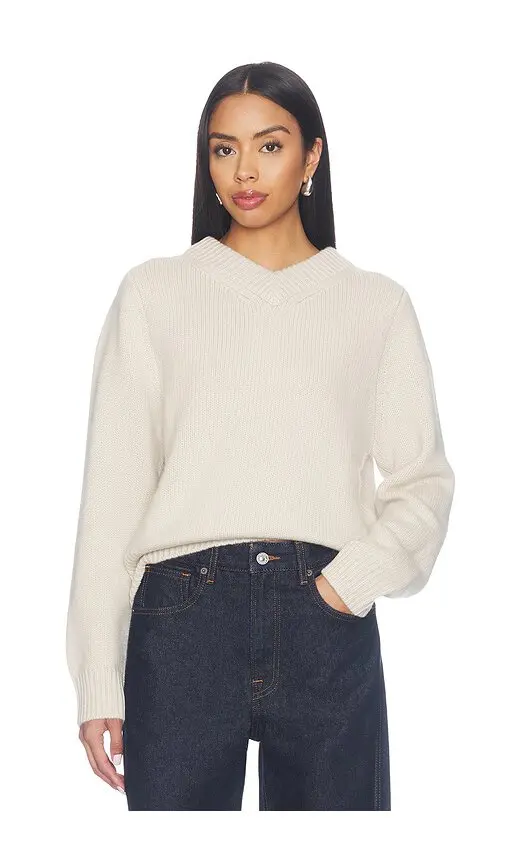 Soft Goat Chunky V-neck Sweater In Beige