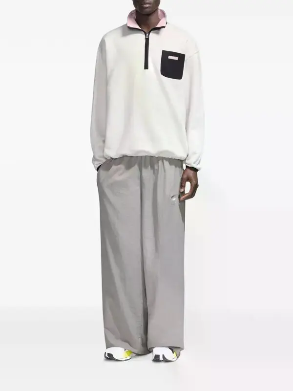 FLANEUR Badge Half-zip Sweatshirt