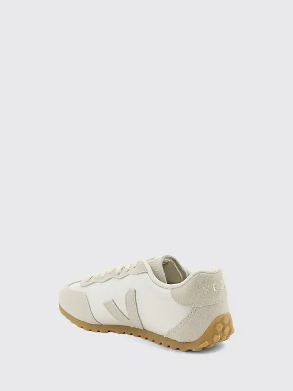 VEJA Gt Low-top Trainers In O.t. Organic Leather With Contrast Logo