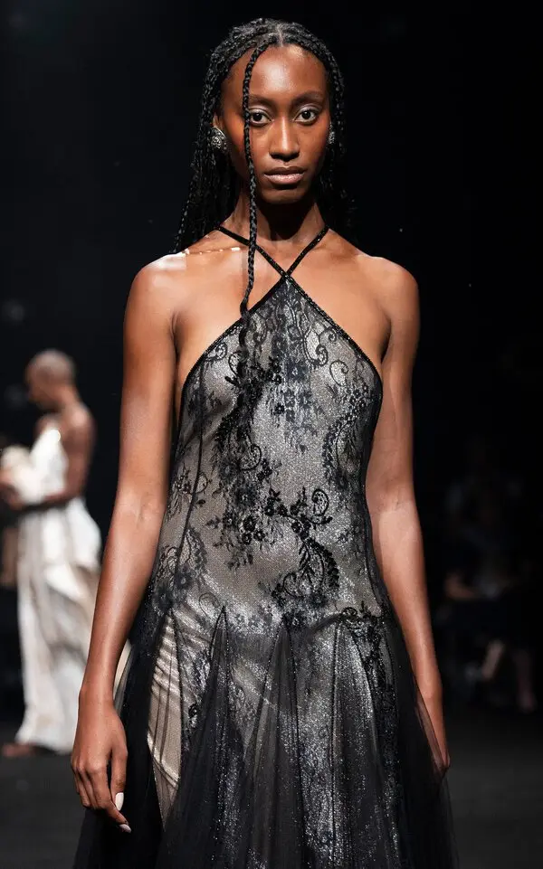 WIEDERHOEFT Embroidered Chantilly Lace Gown