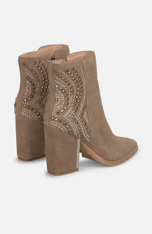 ALMA EN PENA Ankle Boot Studded Design