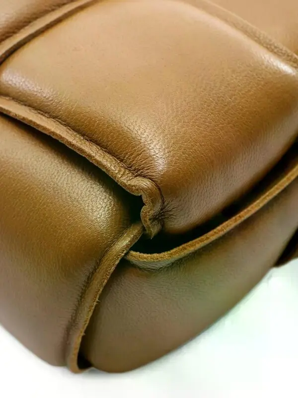Bottega Veneta 2010s Cassette Padded Maxi Intrecciato Crossbody Bag - Brown