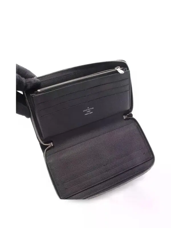 LOUIS VUITTON 2019 Zippy Organizer Taiga Wallet