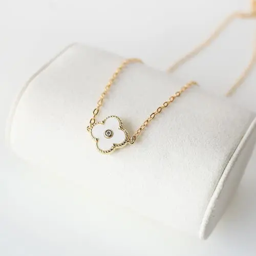 BOWOOD LANE Arden Clover Necklace - Ivory