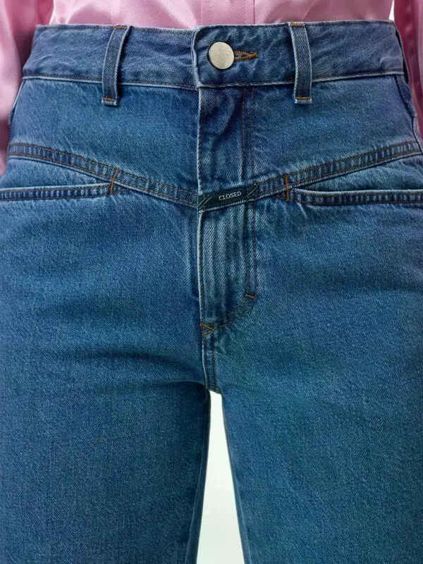 Closed Pedal Pusher Jeans