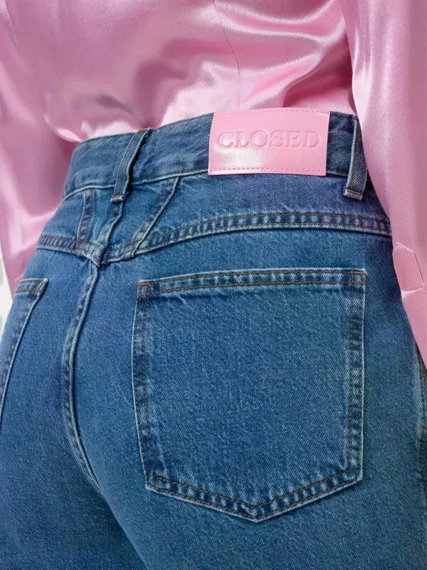 Closed Pedal Pusher Jeans
