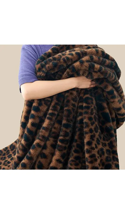 UGG HOME Everett Throw In Brown