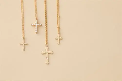 SET & STONES Julian Cross Necklace