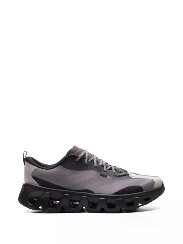 On X Kith K-tech 1 Sneakers - Grey