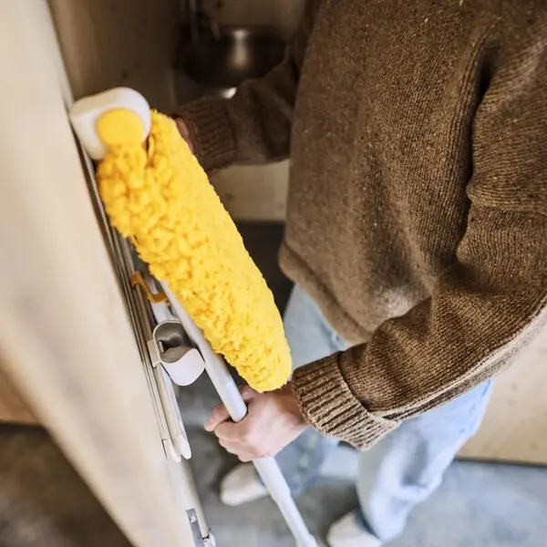 JOSEPH JOSEPH Cleantech Adjustable Highzone Duster - Yellow