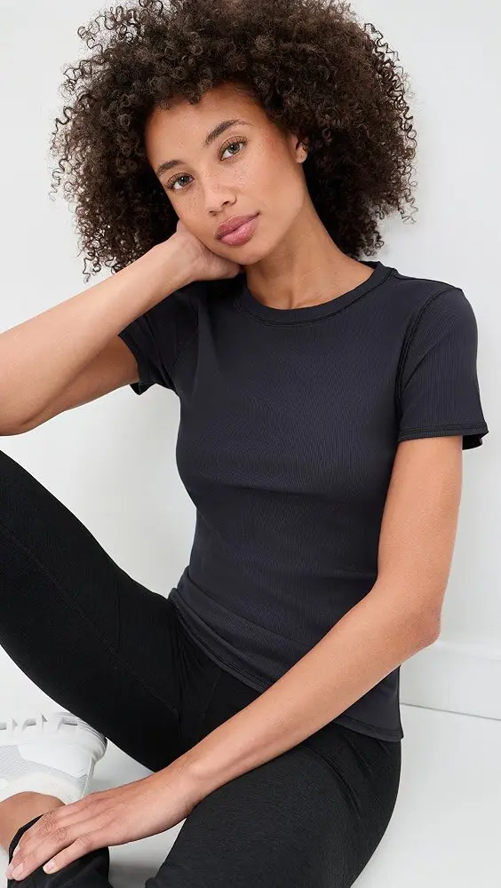 Vuori Pose Fitted Tee 2.0