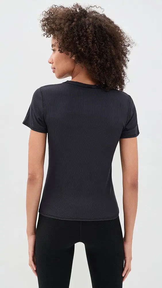 Vuori Pose Fitted Tee 2.0