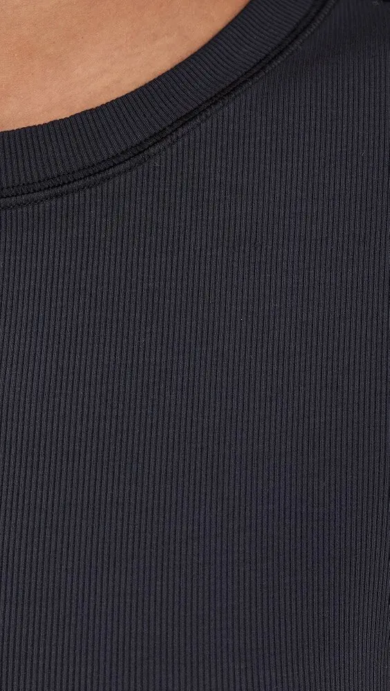 Vuori Pose Fitted Tee 2.0