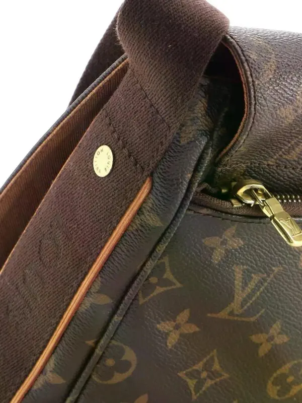 LOUIS VUITTON Beaubourg Messenger Bag Monogram Canvas Gm Crossbody Bag