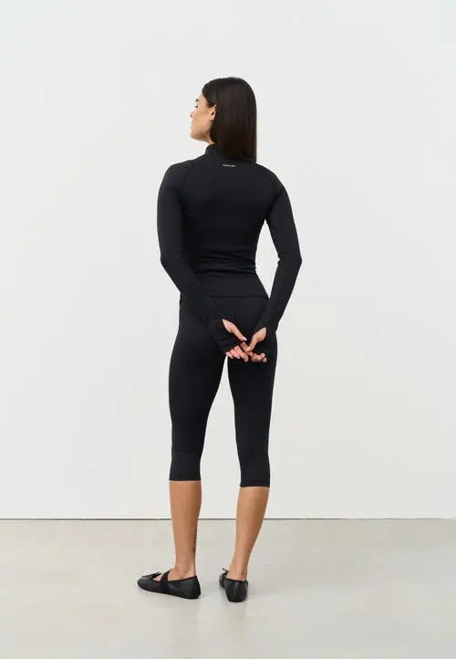 SISTERLY TRIBE Softsculpt Capri - Black