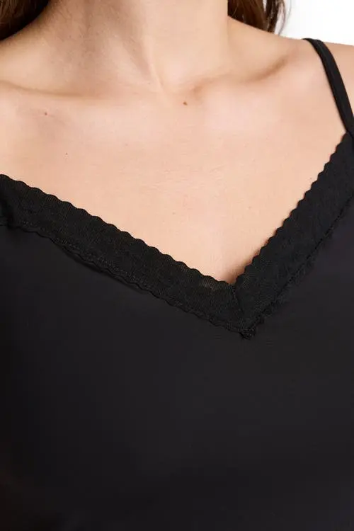 JOCKEY Skimmies Ultralight Smoothing Soft Stretch Lace Slip - Black