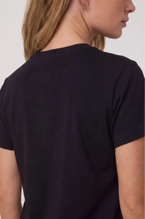 MENINA STEP Body Fitted Short Sleeve Crewneck T-shirt - Black