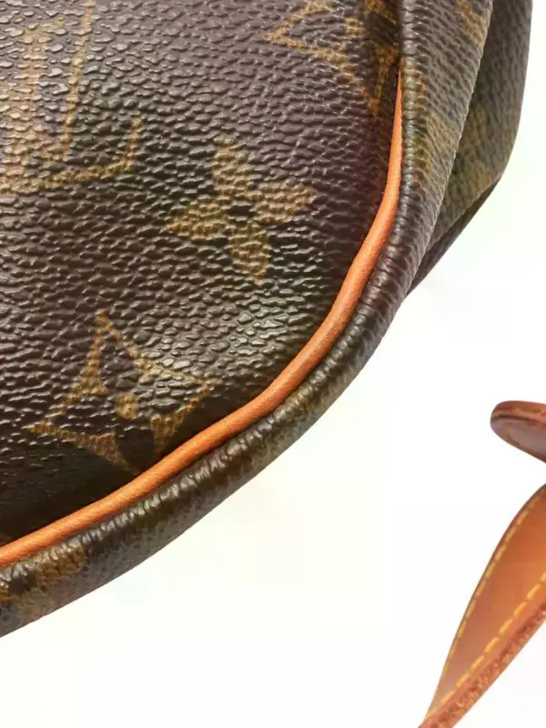 LOUIS VUITTON 1993 Monogram Saumur 35 Crossbody Bag