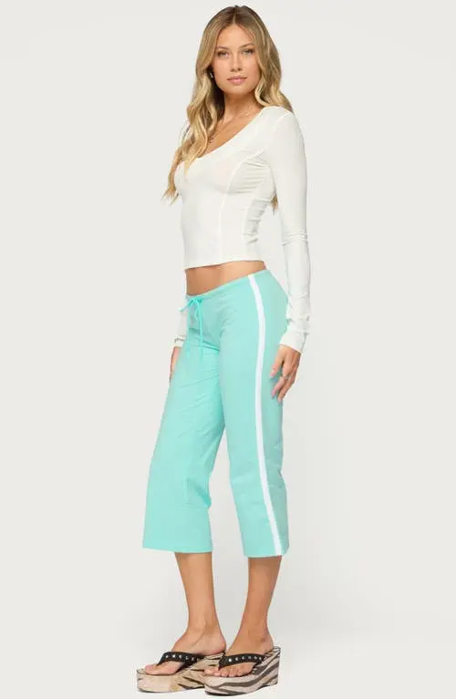 EDIKTED Sali V-neck Long Sleeve Crop Top