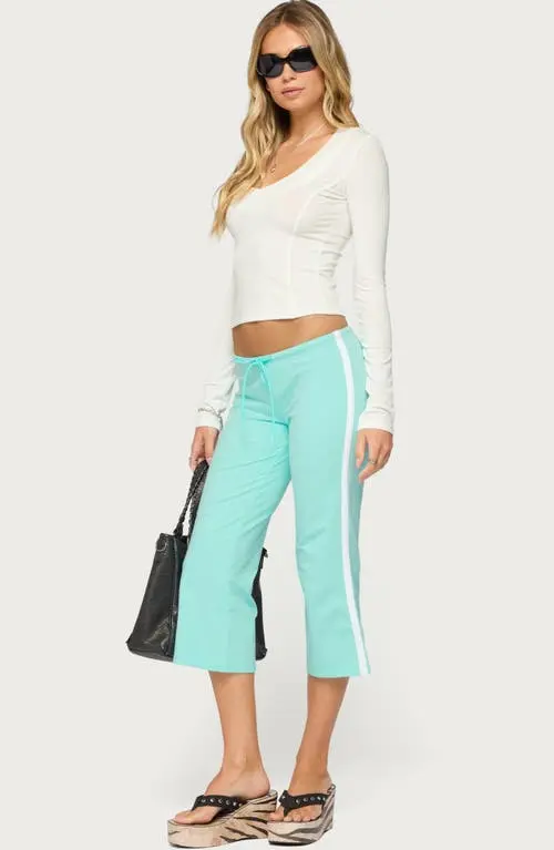 EDIKTED Sali V-neck Long Sleeve Crop Top