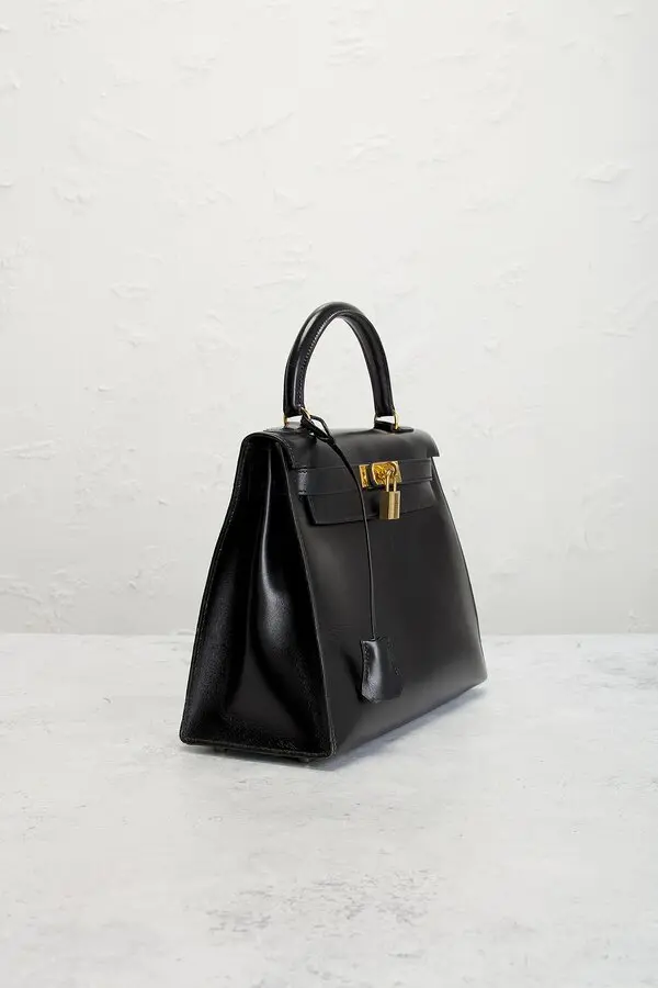 Hermès Box Kelly 28 Sellier Handbag In Black