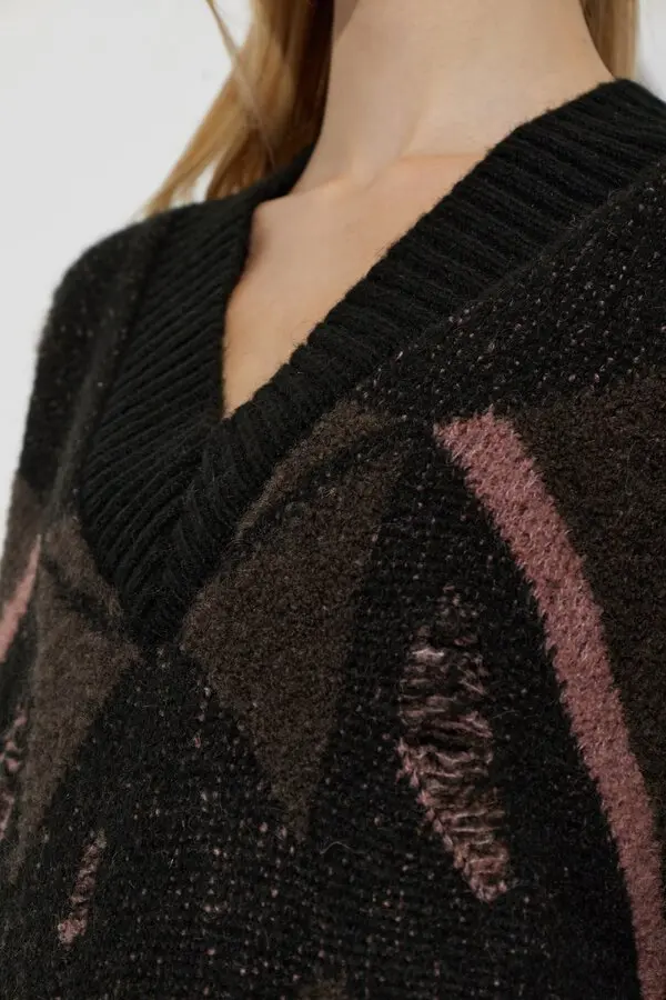 AKEP V-neck Sweater