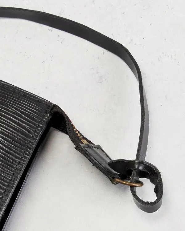FWRD RENEW Louis Vuitton Epi Pochette Accessoires 21 Shoulder Bag