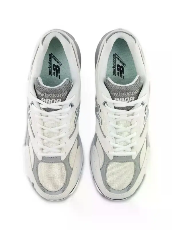 NEW BALANCE 880r Sneakers