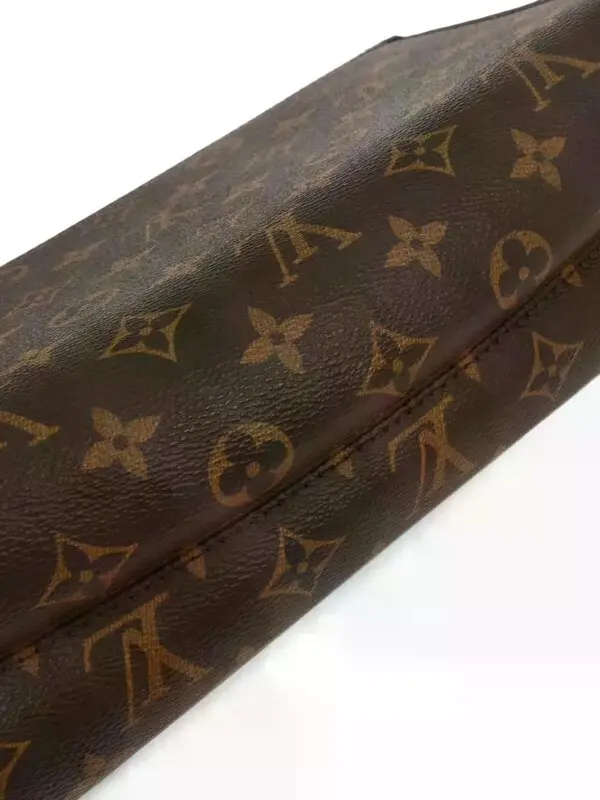 LOUIS VUITTON Victoire Monogram Canvas Chain-strap Shoulder Bag
