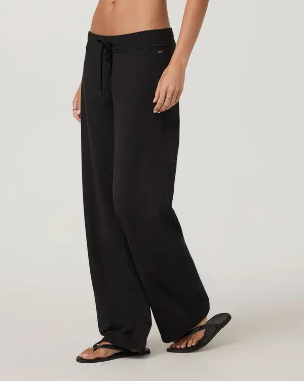 Vuori Halo Low Rise Straight Leg Pants Shorts - Solid Black