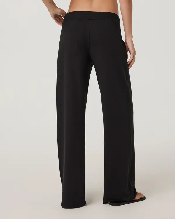 Vuori Halo Low Rise Straight Leg Pants Shorts - Solid Black
