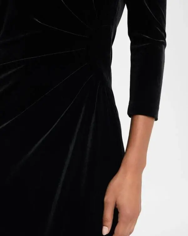 Rickie Freeman For Teri Jon Off-shoulder Stretch Vevlet Column Gown - Black