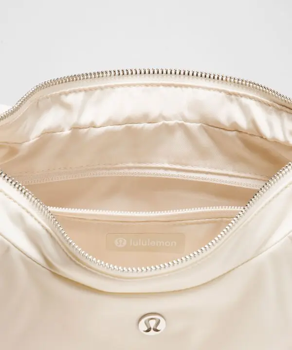 Lululemon City Essentials Shoulder Bag 4l - Light Ivory