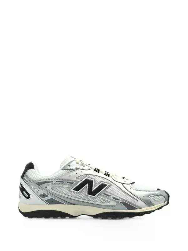 NEW BALANCE 204l Sneakers - Silver