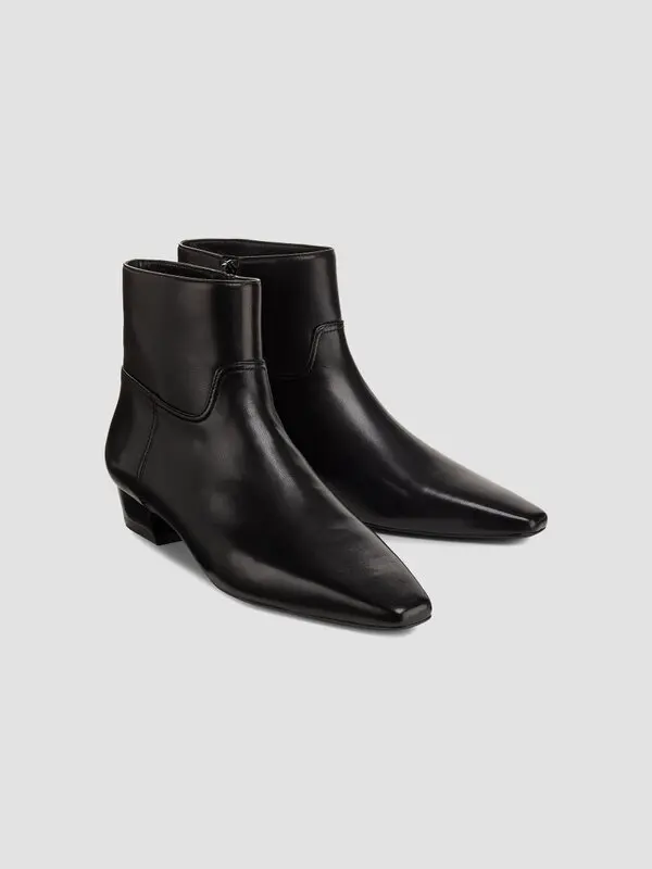 STUART WEITZMAN Stassi Leather Ankle Boots