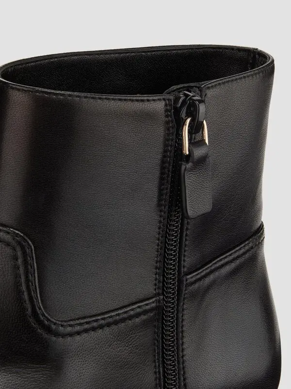 STUART WEITZMAN Stassi Leather Ankle Boots