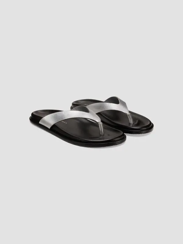 STUART WEITZMAN Marykate Thong Sandals