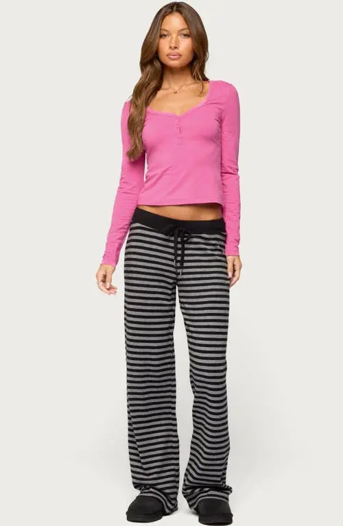 EDIKTED Leah Henley Top - Fuchsia