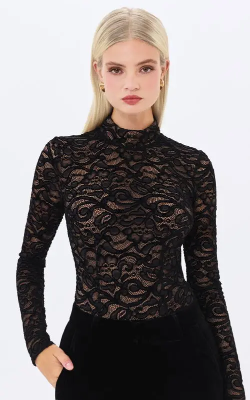 MISS CIRCLE NEW YORK Quenisa Chenille Lace Long Sleeve Bodysuit - Black